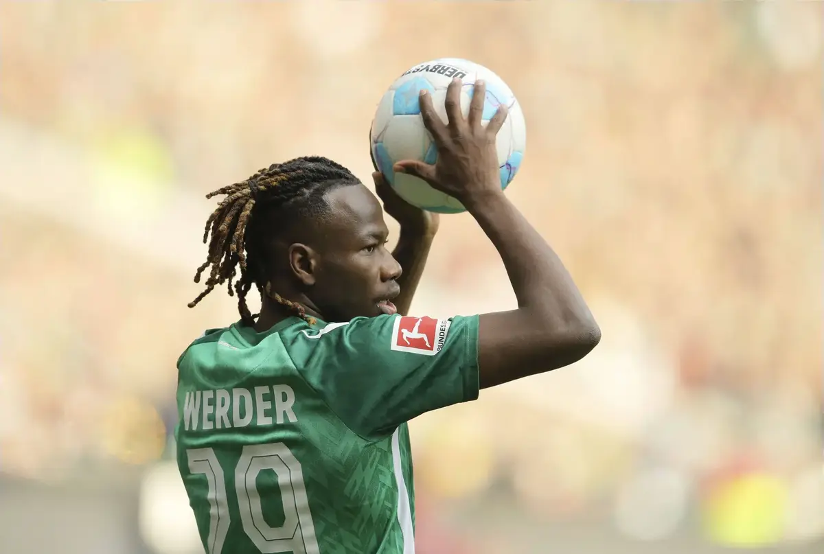 Four clubs in late transfer window battle for Manchester City right-back