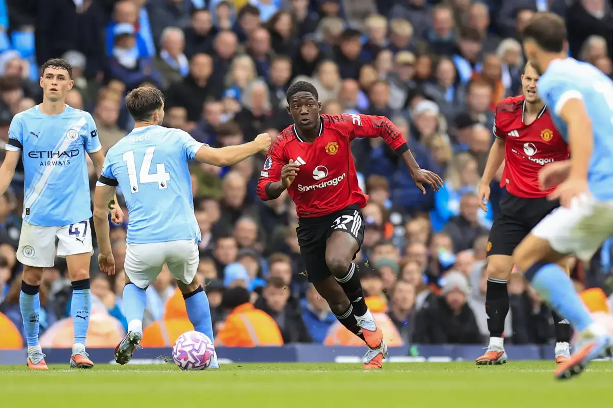 Manchester City considering shock transfer swoop for Manchester United ...