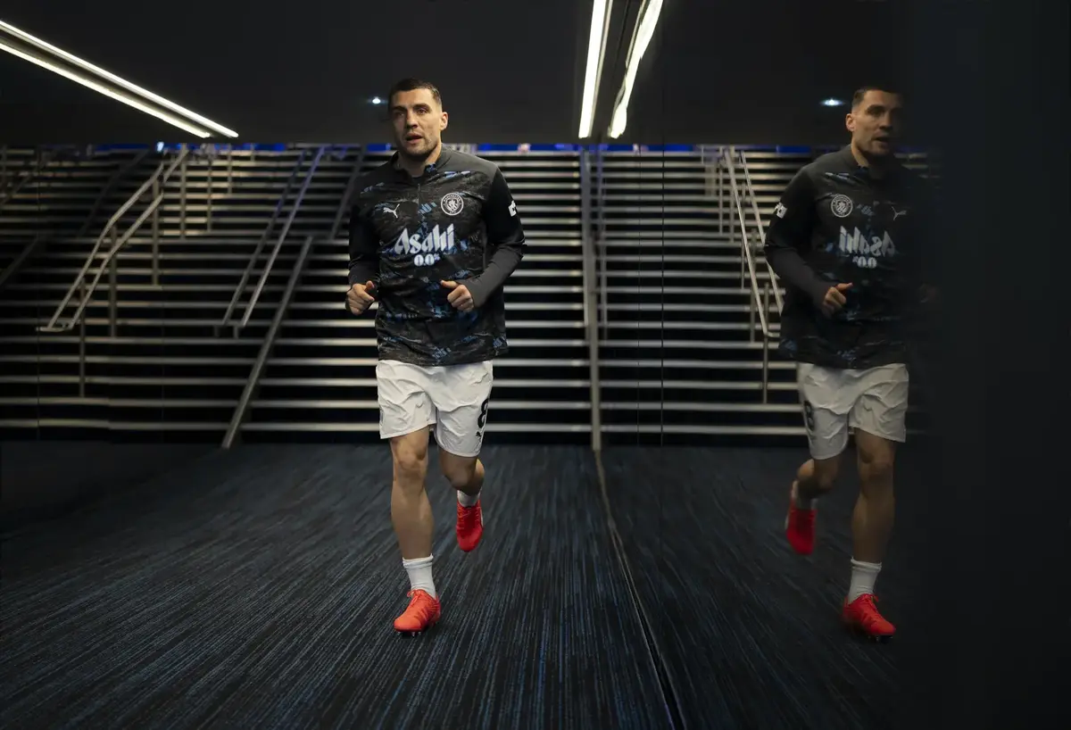 Injured Manchester City star issues seven-word social media update on ...