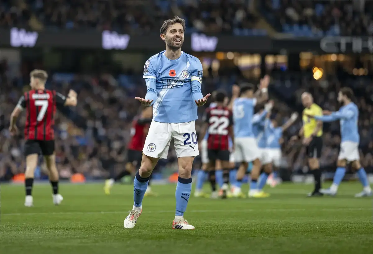 Legendary Manchester City midfielder ‘getting closer’ to Etihad Stadium ...