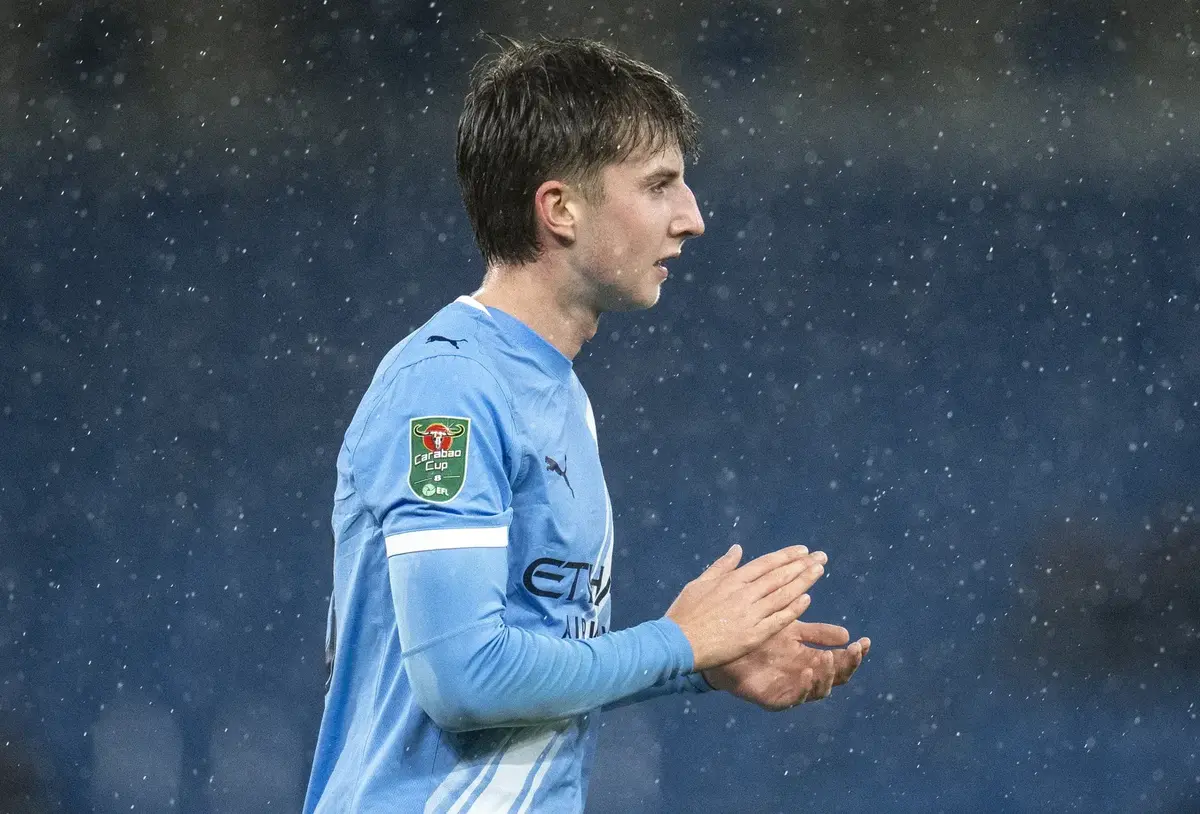 Manchester City midfielder stalls on new contract as Serie A and ...
